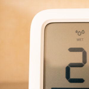 SwitchBot 温湿度計プラスをレビュー｜外出先からでも部屋の温度と湿度をモニタリングできるスマート温湿度計 - USEFUL TIME