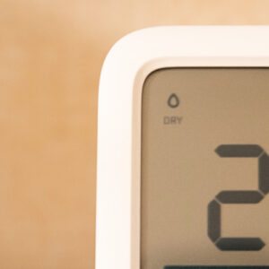 SwitchBot 温湿度計プラスをレビュー｜外出先からでも部屋の温度と湿度をモニタリングできるスマート温湿度計 - USEFUL TIME