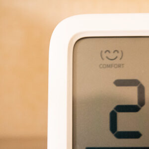 SwitchBot 温湿度計プラスをレビュー｜外出先からでも部屋の温度と湿度をモニタリングできるスマート温湿度計 - USEFUL TIME