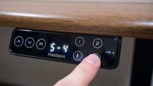 FlexiSpot E7Hをレビュー｜もうケーブルマネージメントで悩まない安定感抜群な電動昇降デスク - USEFUL TIME